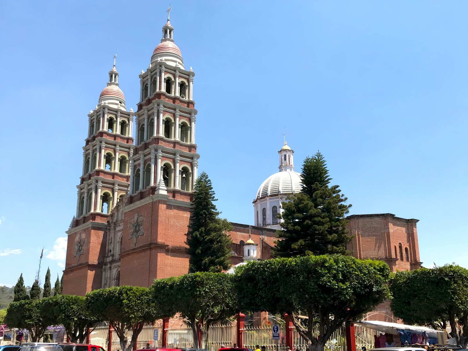 Santuario del señor de los Milagros de Nuevo san Juan Parangaricutiro ...
