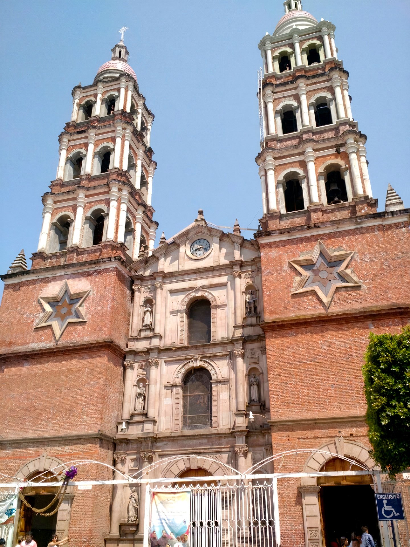 Santuario del señor de los Milagros de Nuevo san Juan Parangaricutiro ...